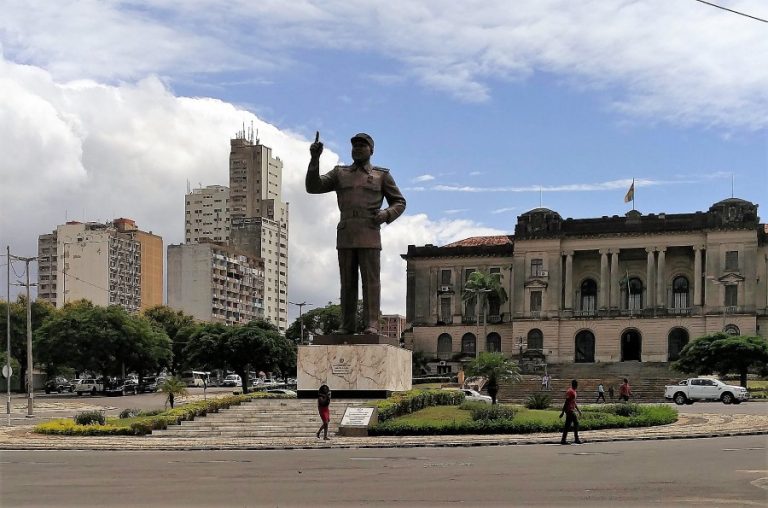 Relatos de uma viagem por terras de África (6) – “Caminhando por Maputo ...