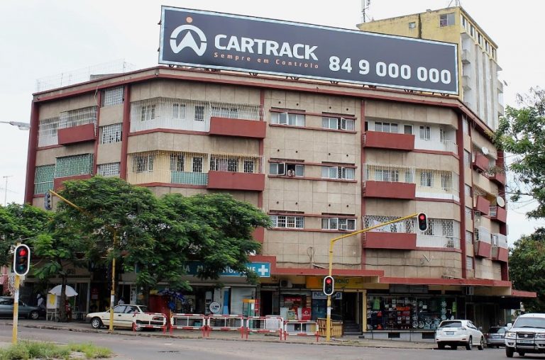 Relatos de uma viagem por terras de África (7) – “Palmilhando Maputo ...