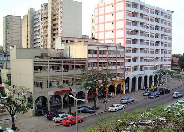 O popular bairro do Alto-Maé – “Bula bula” de Manuel Terra | BigSlam